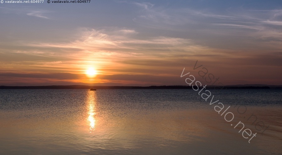 Kuva: Auringonlaskun veneilijät - auringonlasku auringon lasku aurinko ...