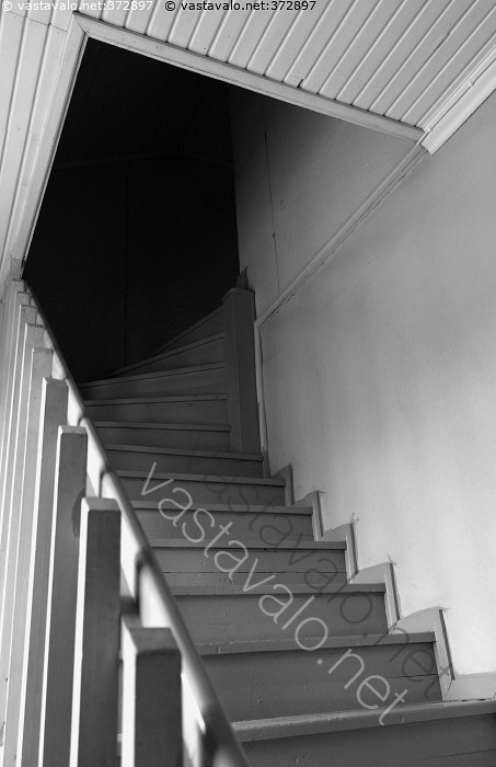 Kuva: Ullakolle - portaikko portaat kierre askelmat puiset puu puinen ...