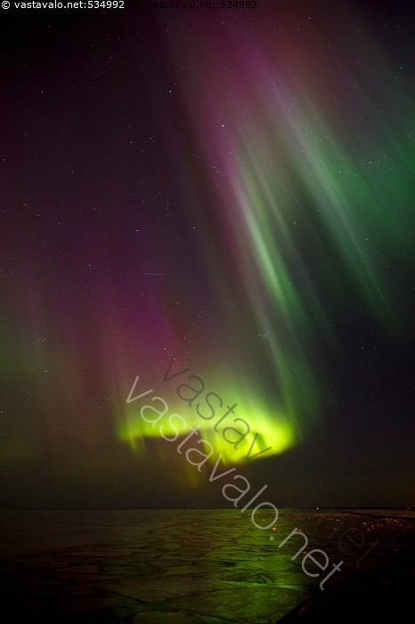 Kuva: Revontulet - revontulet revontuli revontulisäteet vihreät ...