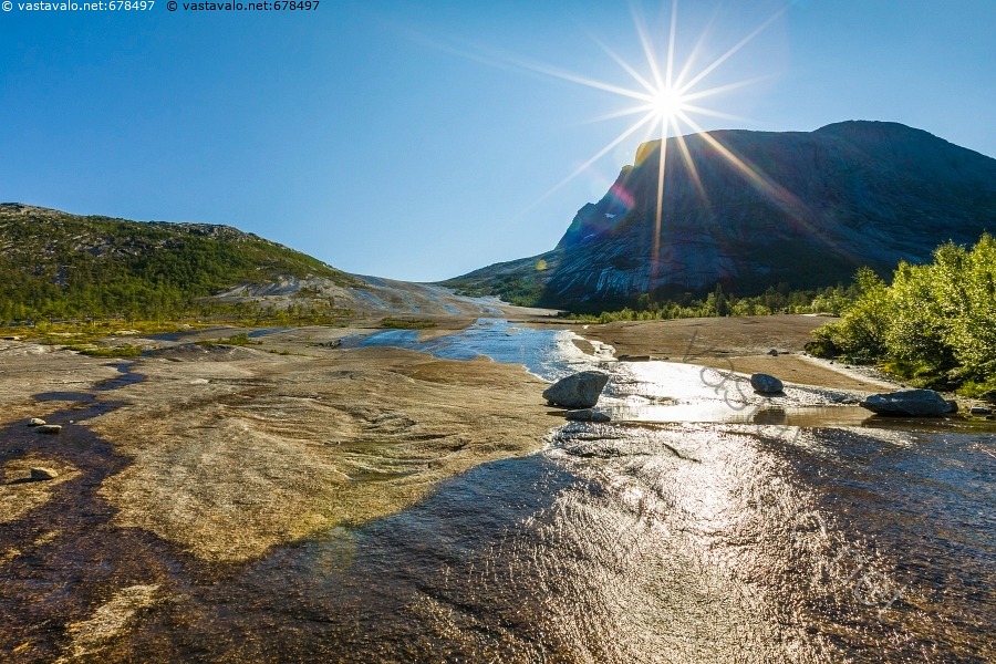 Kuva: Svadet - Norja Skandit auringon aurinko aurinkoinen graniitti ...