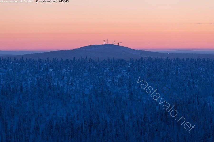 Kuva: Tuulivoimaloita Olostunturin laella - Lappi Olostunturi Pallas ...