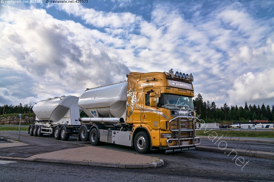 Kuva: Rekka parkissa - rekka Scania keltainen uusi iso rahti työ ...