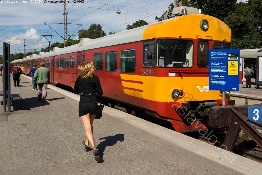 Kuva: Kiire junaan - asema asemalaituri laituri juna lähijuna ...