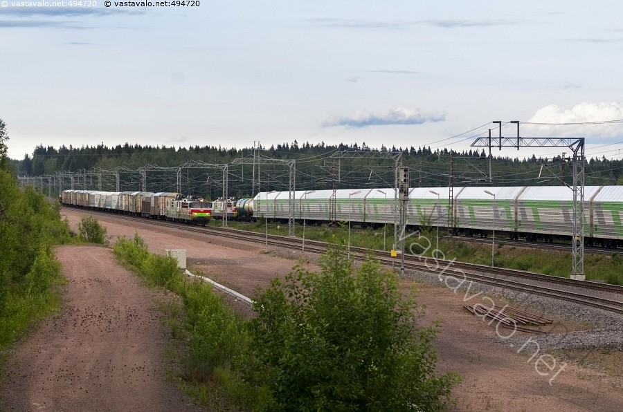 Kuva: Junat kohtaavat Kullasvaarassa - juna vaunu vaunut rahtikuljetus ...