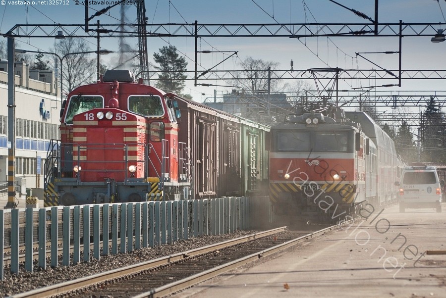 Kuva: Vipinää Kouvolan asemalla - rautatie juna IC InterCity Sr1 ...