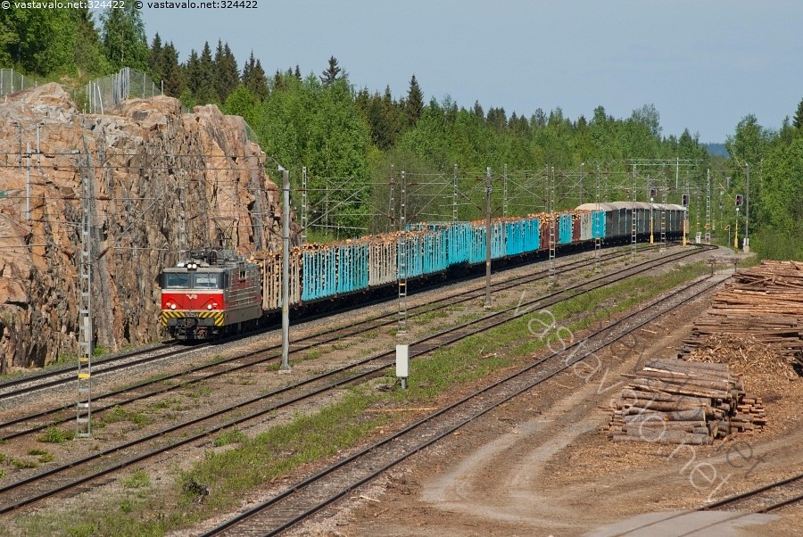 Kuva: Tavarajuna kipuaa Kurkimäellä - rautatie juna rautatierahti ...