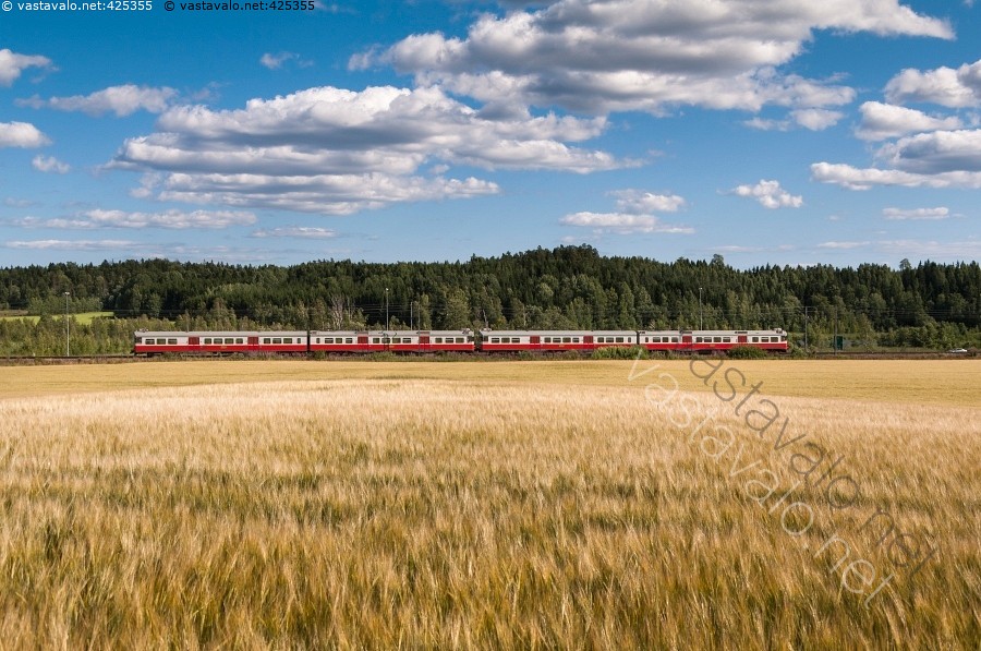 Kuva: Kirkkonummen juna - rautatie VR raideliikenne junaliikenne ...