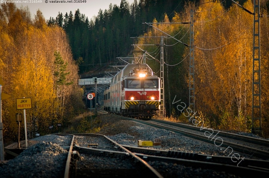 Kuva: IC-juna vaihteella - rautatie juna veturi Sr1 sähköveturi ...