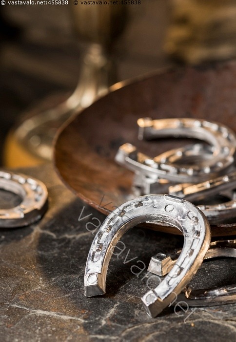 Kuva: Uudenvuodentinat - tina hevosenkenkä metalli metallinen Sn muoto ...