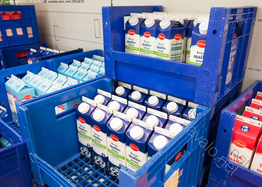 Kuva: Maitoa - Lidl kauppa myymälä Milbona maito maidot sininen ...