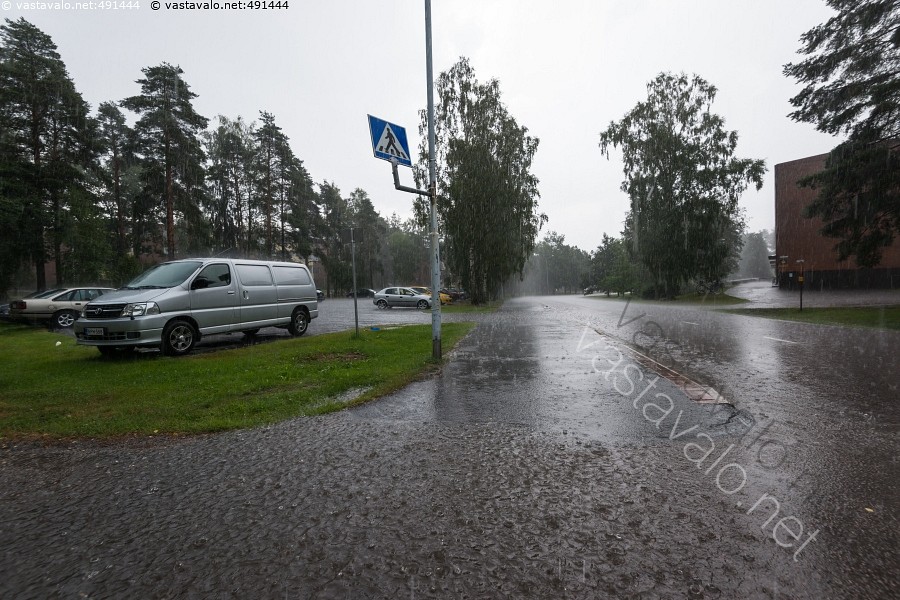 Kuva: Rankkasade - rankkasade vesisade kova vesi sade kesä pisara ...