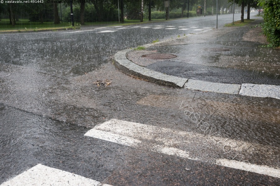 Kuva: Rankkasade - rankkasade vesisade kova vesi sade kesä pisara ...