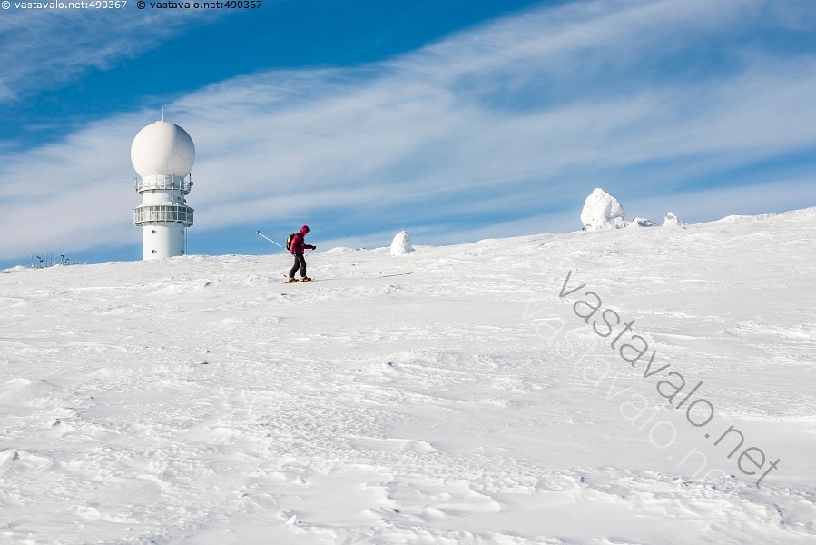 Kuva: Lumikenkäilyä Ukko-Luoston huipulla - Lappi Luostotunturi Pyhä ...