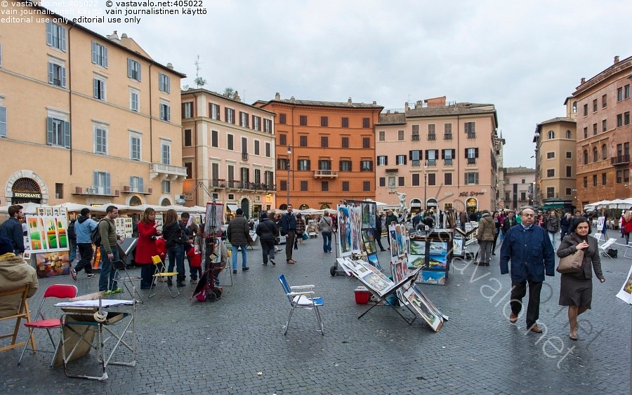 Kuva: Ihmisiä Rooman Piazza Navonalla - tori aukio Piazza Navona Rooma ...