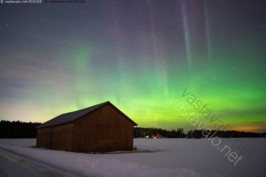 Kuva: Etelän reposia - revontulet tähtitaivas Aurora borealis vihreä ...