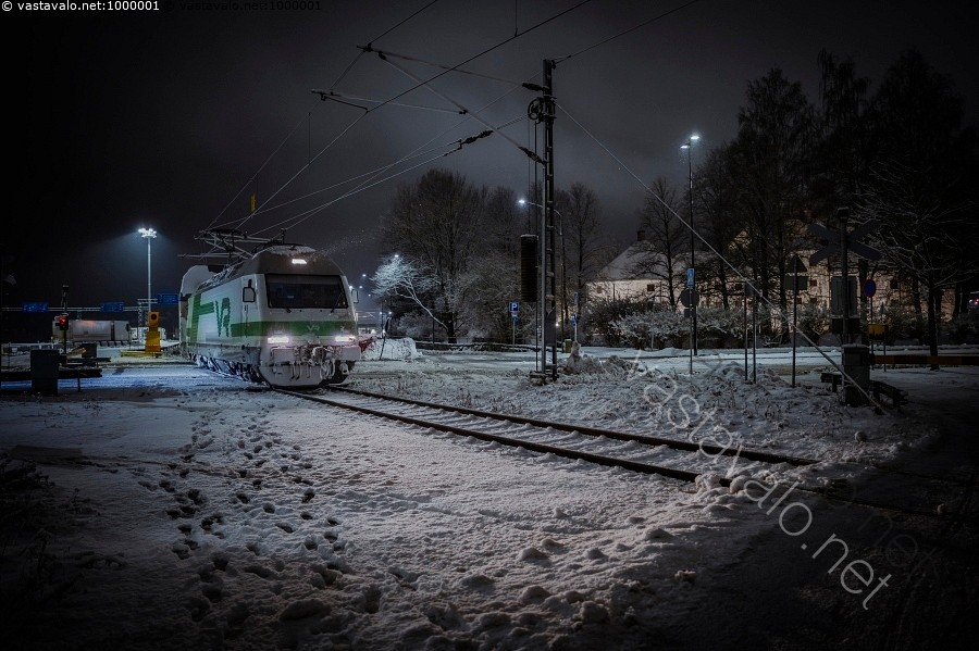 Kuva: Iltajuna Turusta - juna ilta rautatie rata talvi talvinen ...