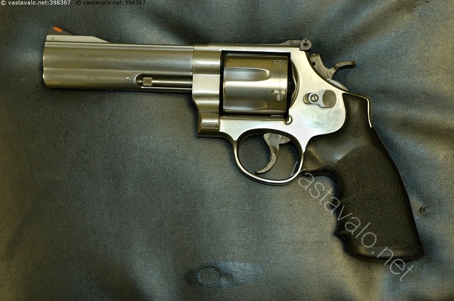 Kuva: Magnum .44 revolveri - revolveri Magnum ase .44 kaliberi tuliase ...