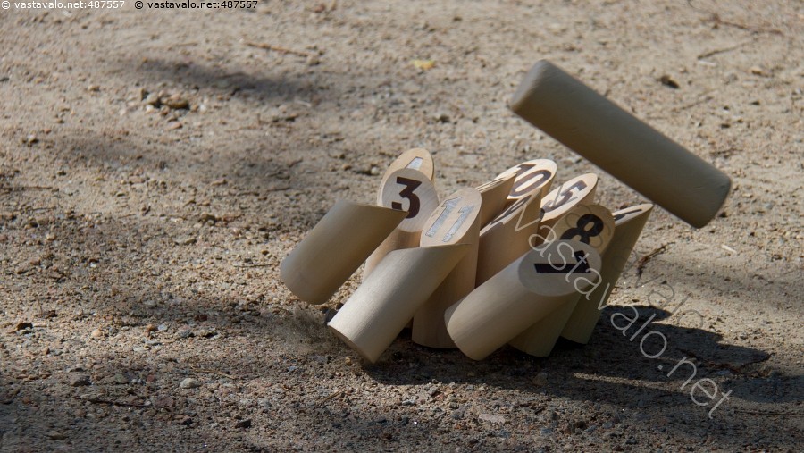 Kuva: Mölkky - Mölkky peli palikka palikat heitto kaato numerot pisteet ...