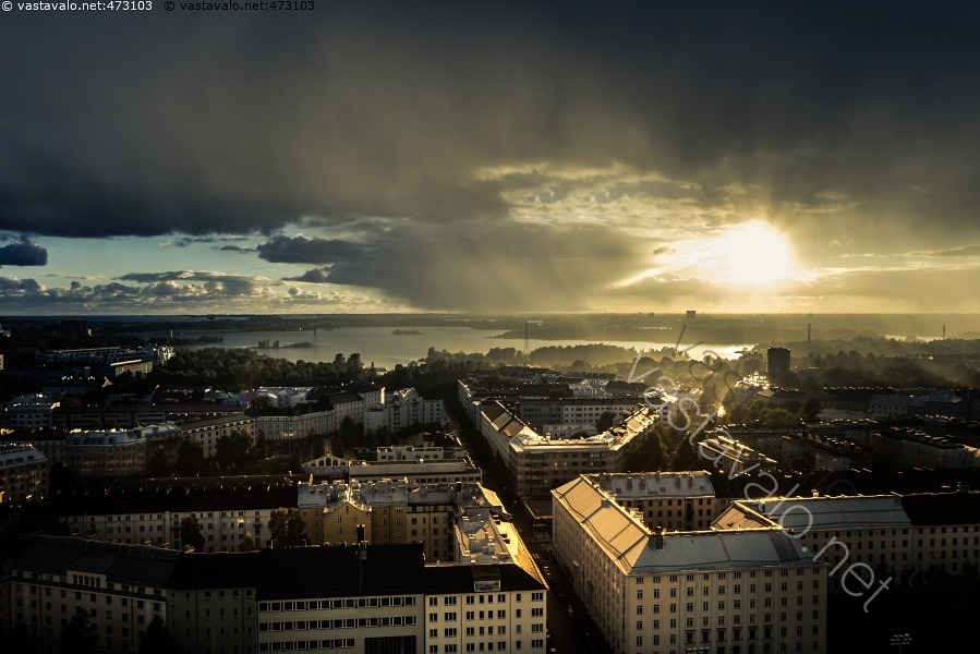 Kuva: Länsi-Helsinki - auringonlasku pilvet pilvinen sade sataa ...