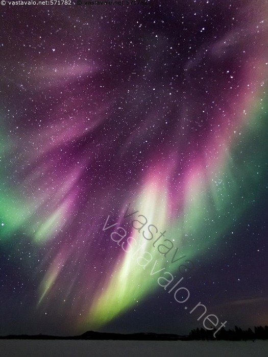 Kuva: Revontulet - Aurora borealis Lappi Ivalo Ukonjärvi aktiivisuus ...
