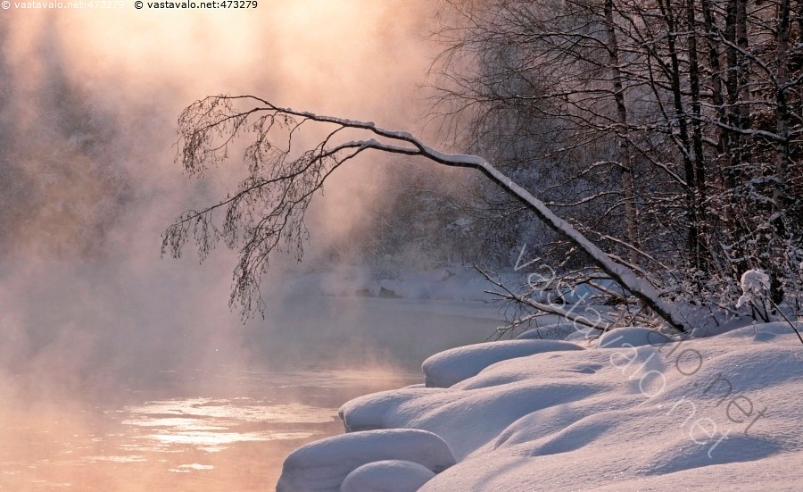 Kuva: Helmikuu 6 - talvi talvinen joki höyryävä helmikuu lopputalvi ...
