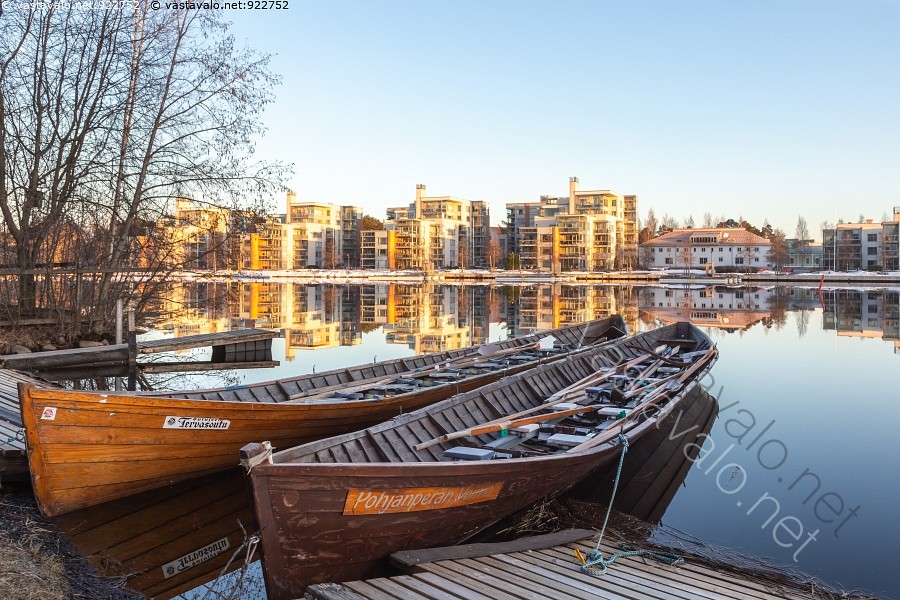 Kuva: Kirkkoveneet kaupungissa - kirkkovene kirkkoveneet vene veneet ...