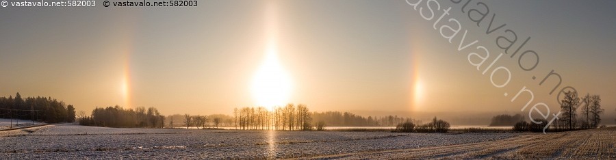 Kuva: Halomaisema - halo halot aurinko sivuaurinko auringonpilari ...
