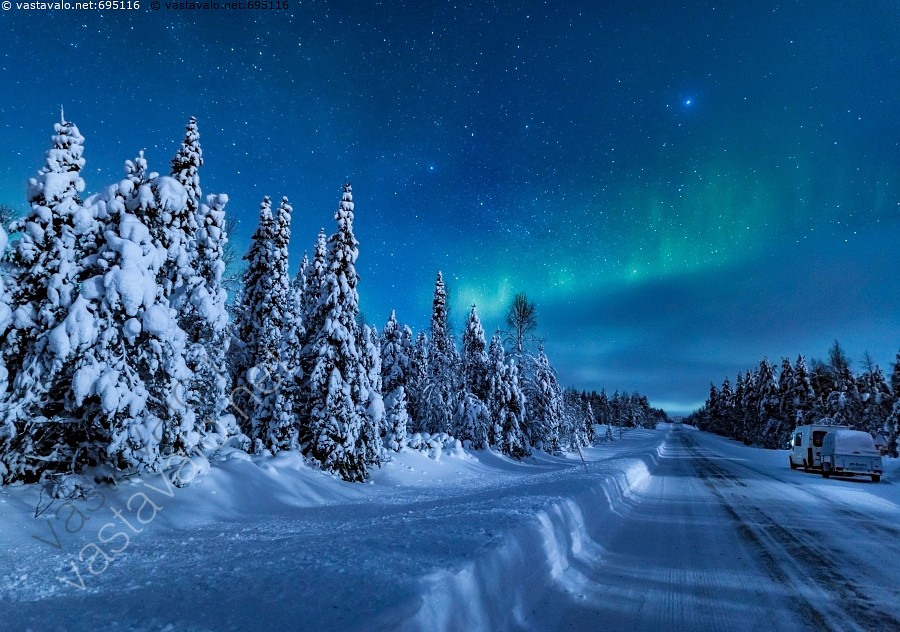 Kuva: Matkalla pohjoiseen - matkailuauto Lappi talvi revontulet maisema ...