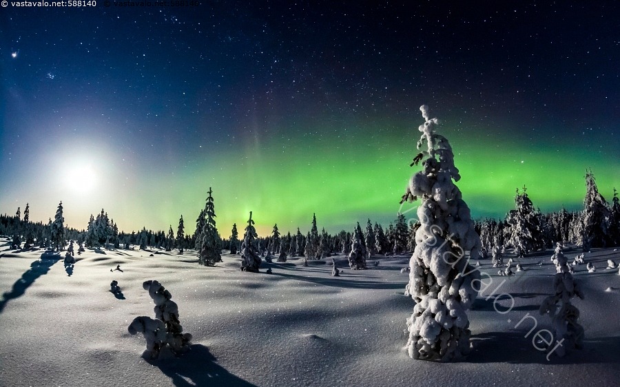 Kuva: Leimua pohjoisessa - revontulet revontuli aurinkotuuli kuu ...