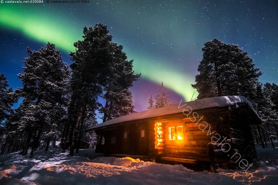 Kuva: Talviyö tuvan lämmössä - revontulet revontuli Aurora borealis ...