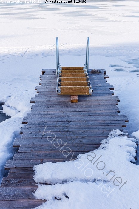 Kuva: Laituri - laituri laiturilla portaat tikas tikkaat rappuset jää ...