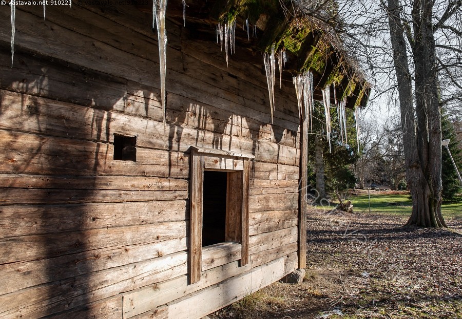 Kuva: Hirsinen rakennus Lepaalla - rakennus hirsi tölli vanha riihi ...