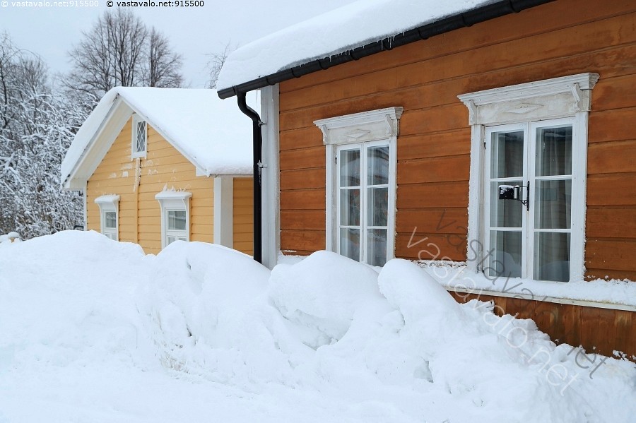 Kuva: Puutalo - puutalo talo koti asunto ikkuna lumi talvi seinä ...