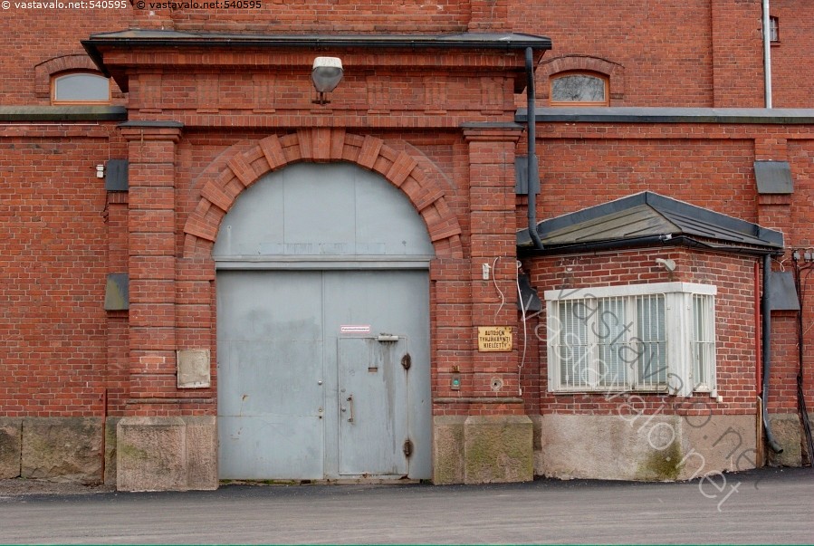 Kuva: Kakolan portilla - Turku Kakola vankila portti tiili holvi ...