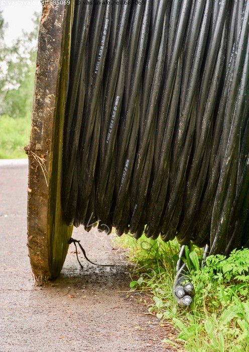 Kuva: Kaapelia kelalla - kaapeli kela kaapelikela iso suuri paksu johto ...