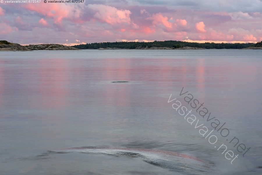 Kuva: Hehkuvat pilvet - pinkinpunainen heijastus punainen auringonlasku ...