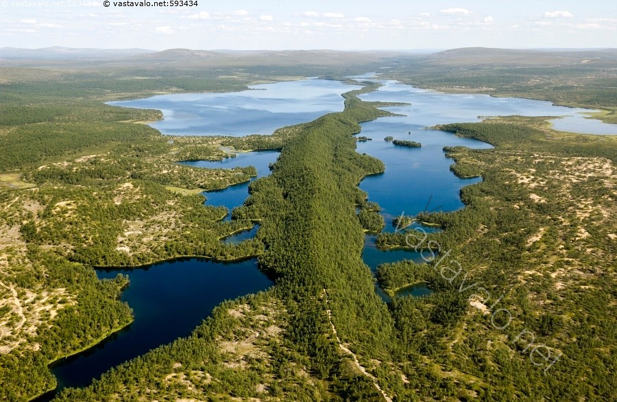 Kuva: Luomusjärven harju, Lappi - erämaa ilmakuva järvi kesä luonto ...