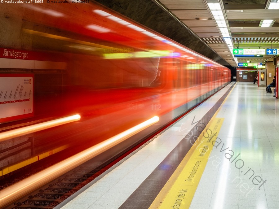Kuva: Helsingin metro - metro metrojuna metroasema Rautatientori ...