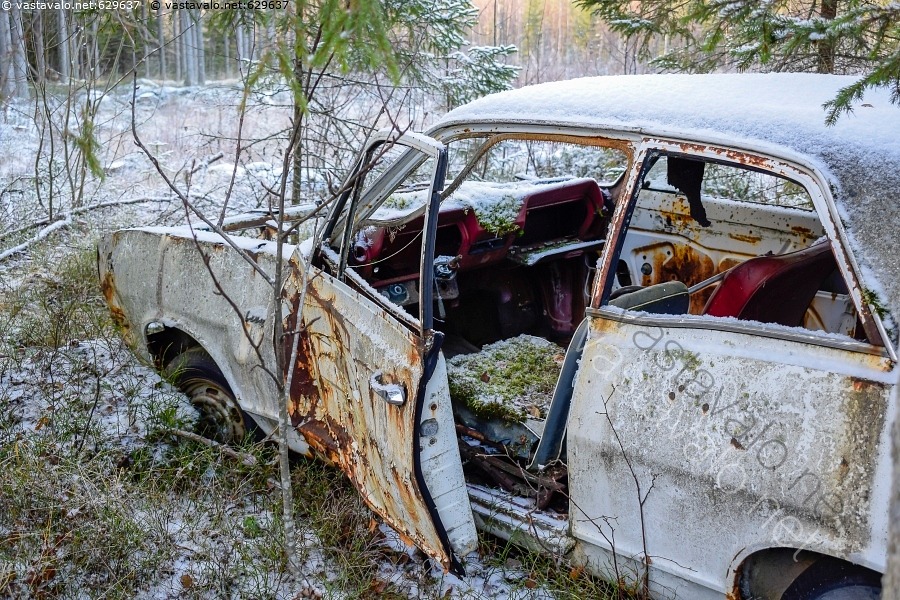 Kuva: Metsään jätetty Viva - romu auto ruosteinen Viva sammaloitunut ...