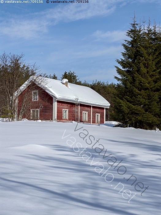 Kuva: Talo - vanha punainen puutalo puurakennus autiotalo talvi ...
