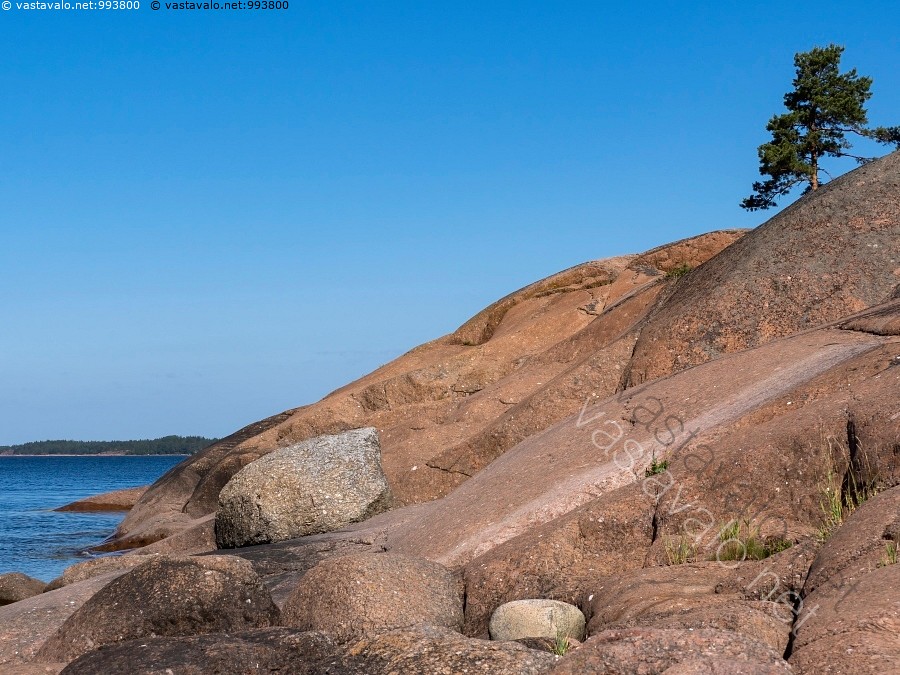 Kuva: Suuri-Pisi - Suuri-Pisi rantakalliot taivas ranta kivi paljas ...