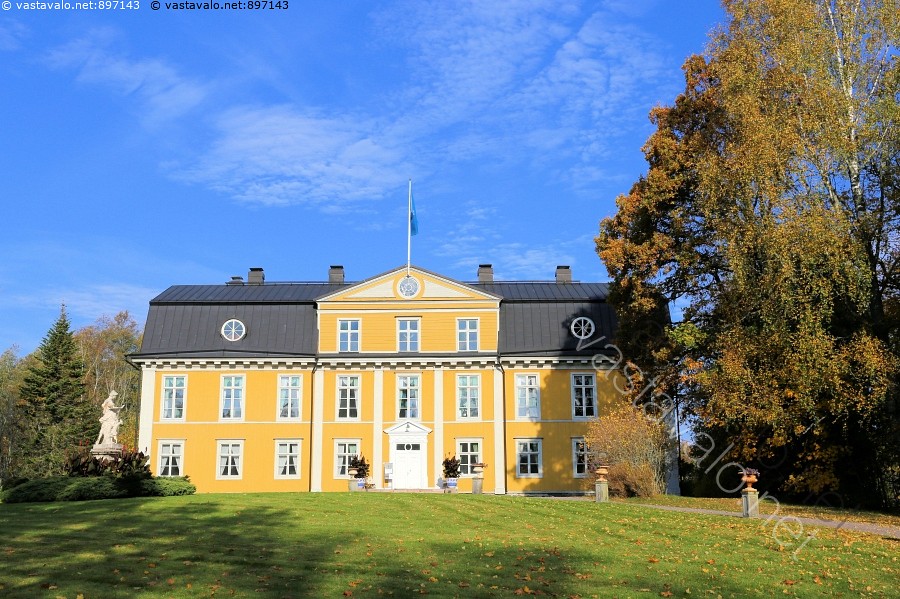 Kuva: Mustion Linna - linna kartano syksy puisto ruska keltainen ...