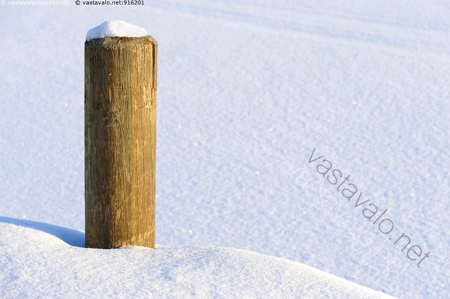 Kuva: Puinen pollari - pollari kiinnityspaikka puinen vesiliikenne ...