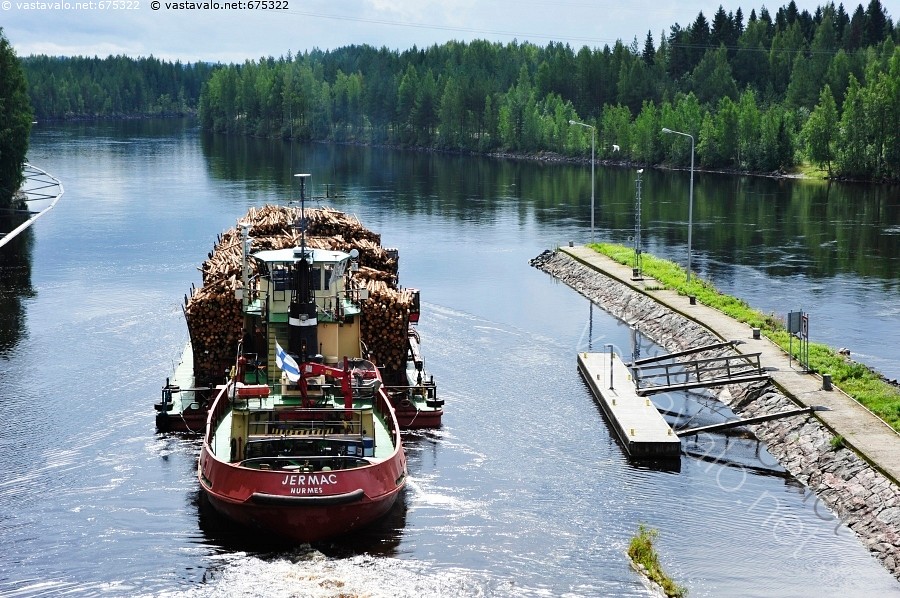 Kuva: Työntöproomu tukkilastissa - uitto uittaminen kuitupuu uittopuu ...