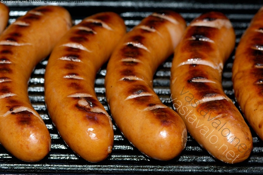 Kuva: Grillimakkarat - grillimakkara makkara makkaranpaisto grillaus ...