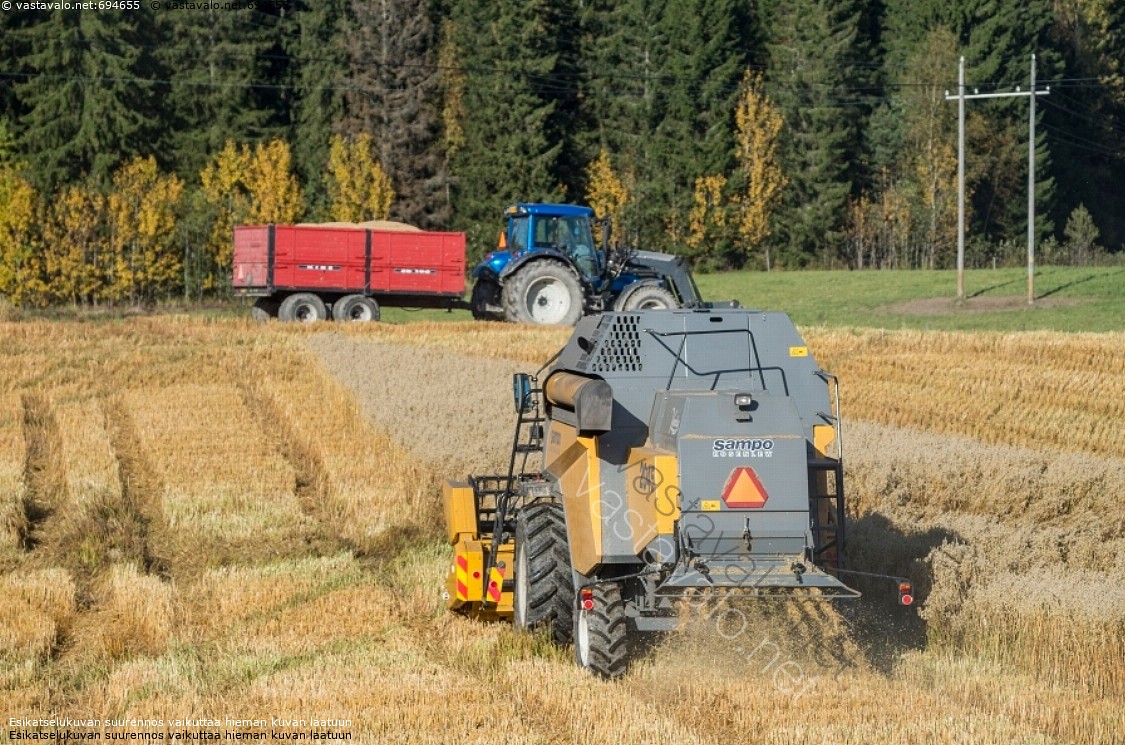 Kuva: Leikkuupuimuri - kaura puimuri leikkuupuimuri kaurapelto vilja ...