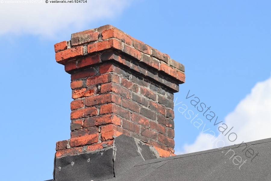 Kuva: Rapistunut savupiippu - savupiippu piippu tiilet tiili punatiili ...