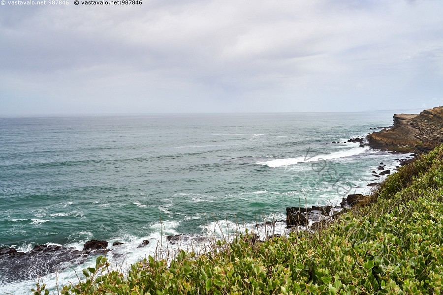 Kuva: Atlantin rannalla - ranta kivinen aalto aallokko Atlantti sininen ...