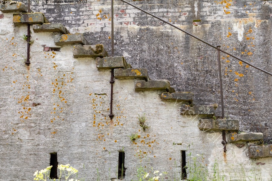 Kuva: Betoniportaat - portaat porras betoniporras tiili tiiliseinä ...