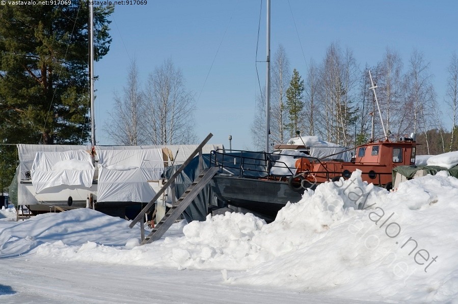 Kuva: Talviteloilla - veneet vene matkavene retkivene hinaaja pressu ...